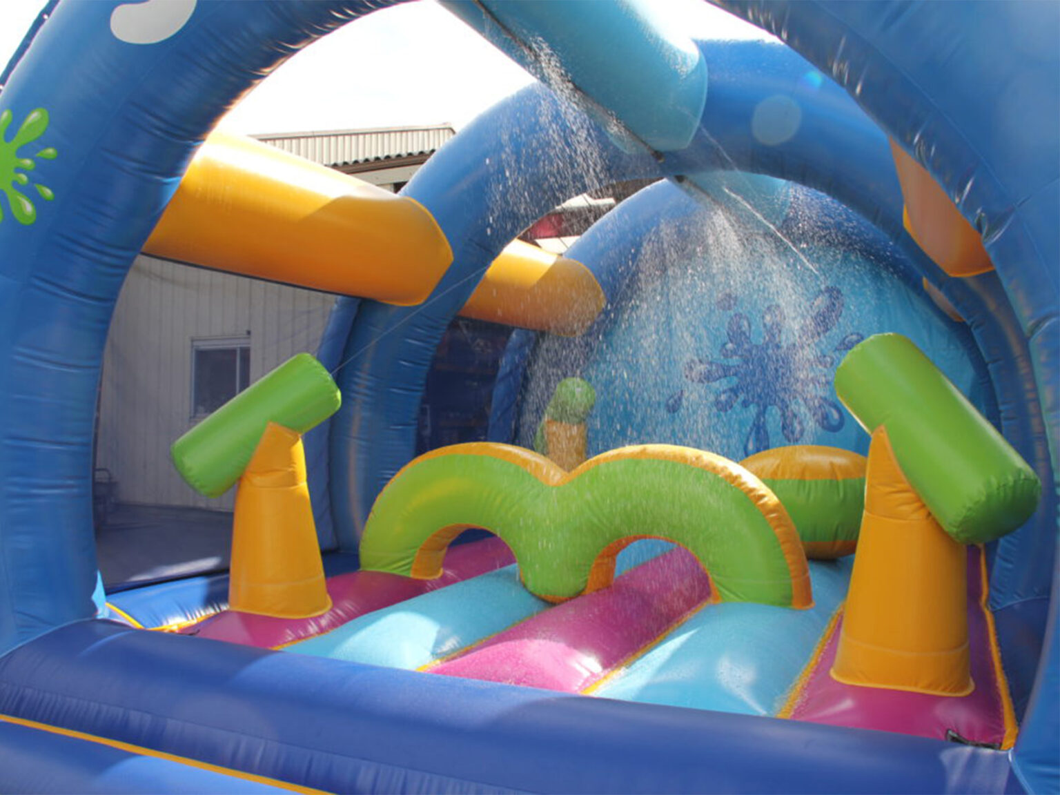 Jeux d'eau et animations, toboggans, parcours… ⎸ JM Prestations